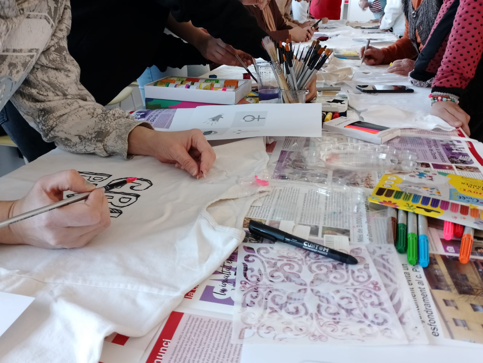 8 de març: dones conscients i unides pels nostres drets - Fundació ...